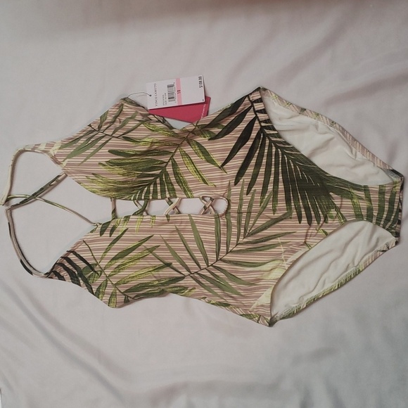 Vince Camuto | Swim | Vince Camuto Crisscross Front Nwt Palm Leaf ...